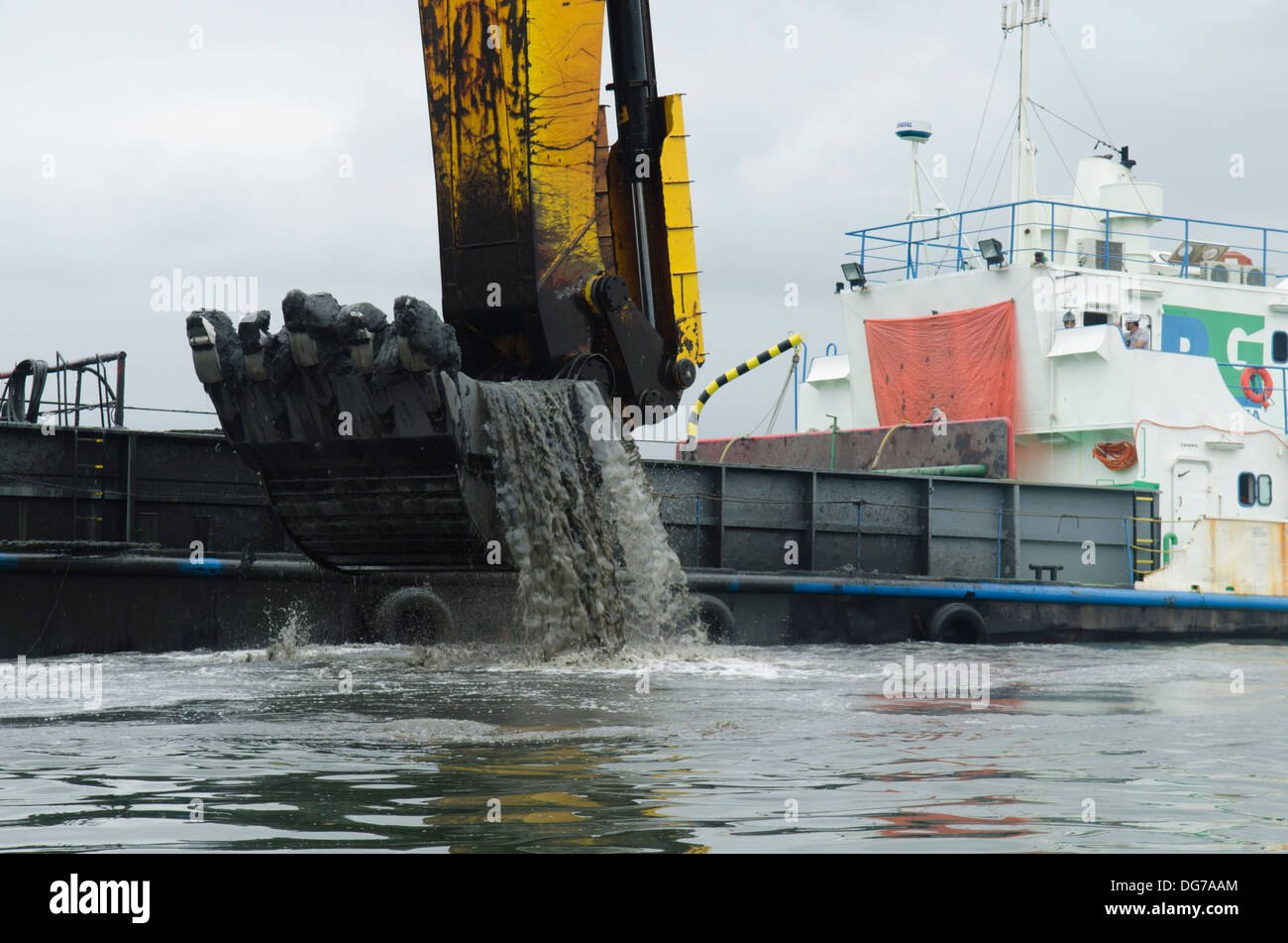 Dredger ship hi-res stock photography and images - Alamy