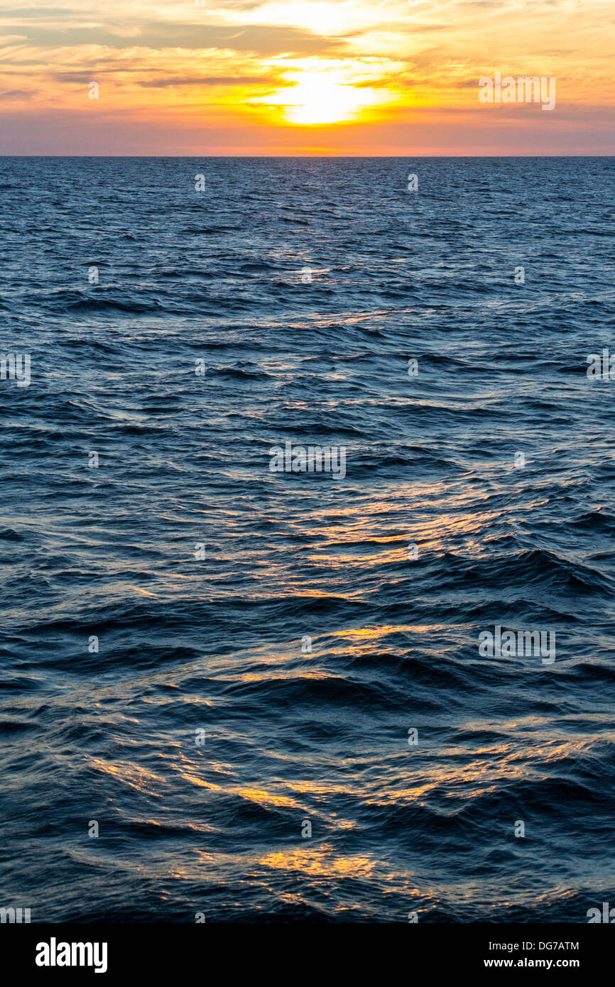 Sun reflections on waves hi-res stock photography and images - Alamy