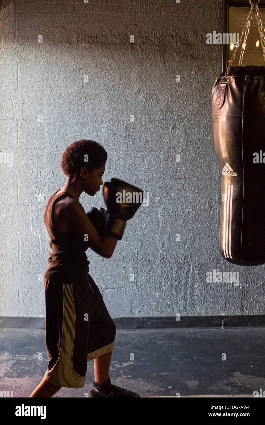 Teen boy boxing hi-res stock photography and images - Alamy