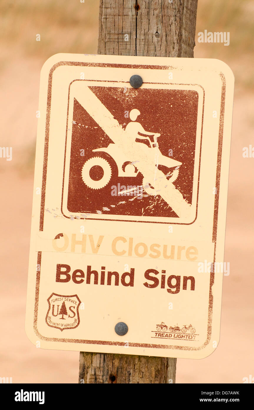 Off road sign hi-res stock photography and images - Alamy