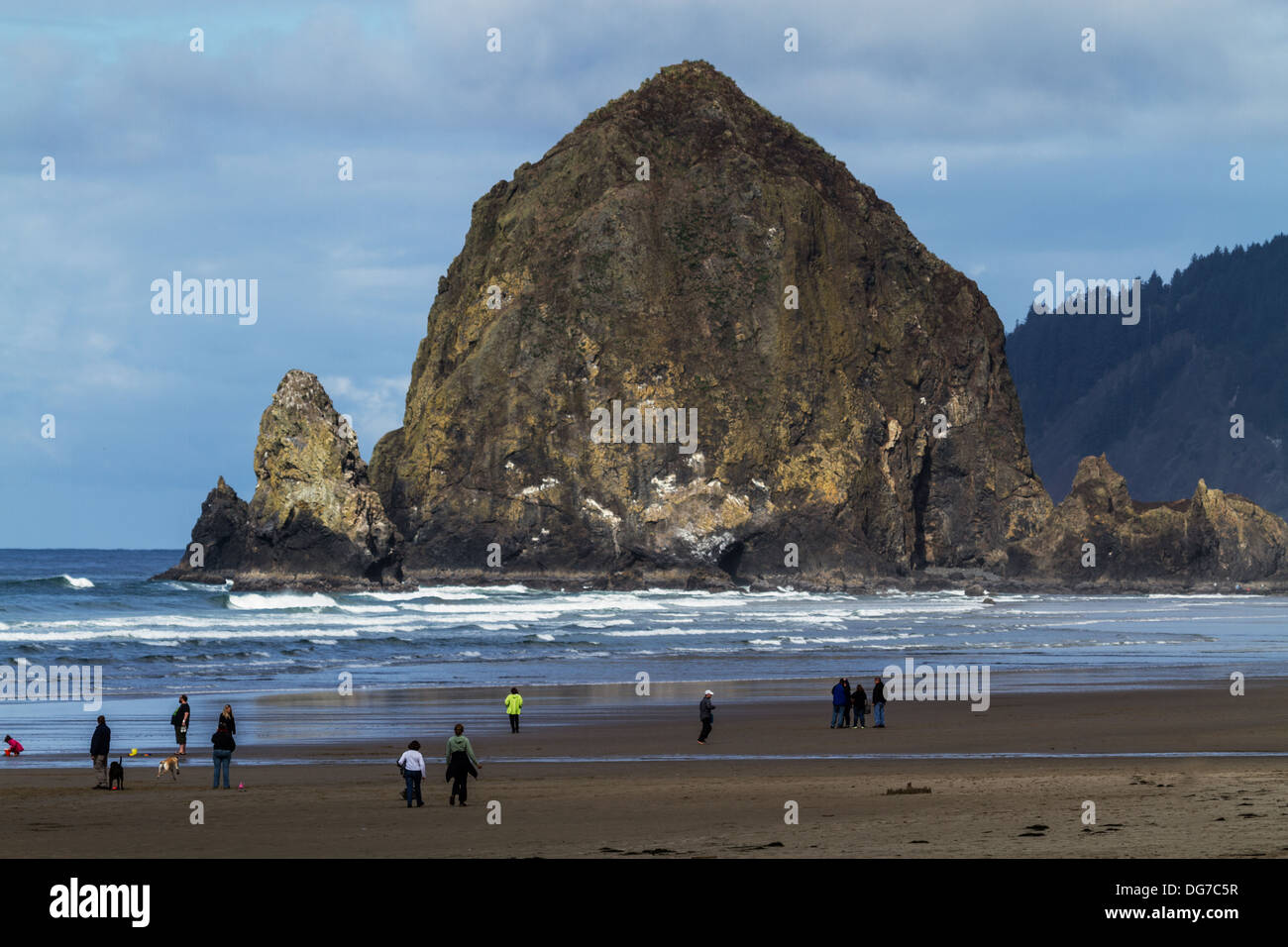 Haystack Rock, Cannon Beach, Oregon Stock Photo - Alamy