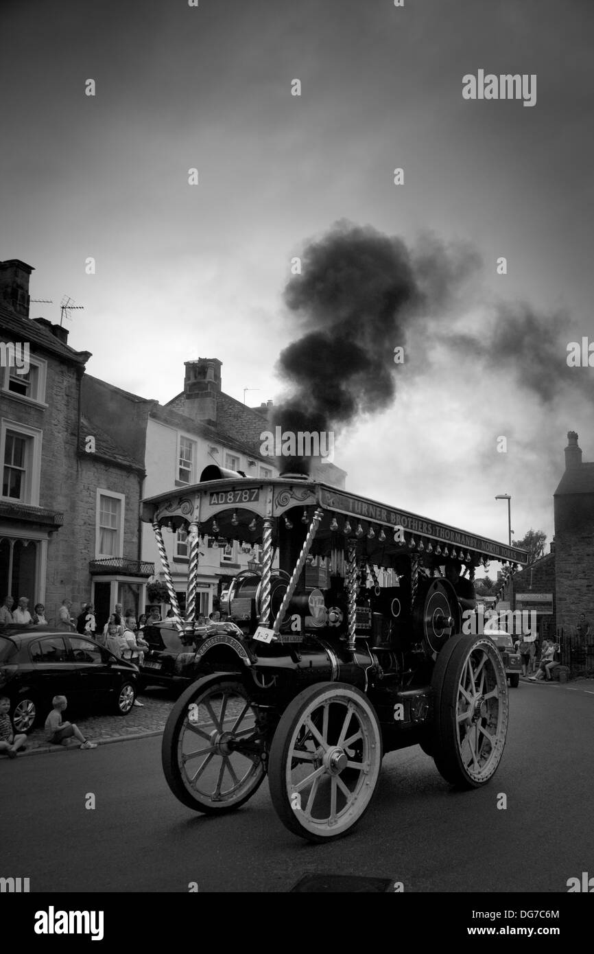 Traditional victorian steam traction engines Black and White Stock ...