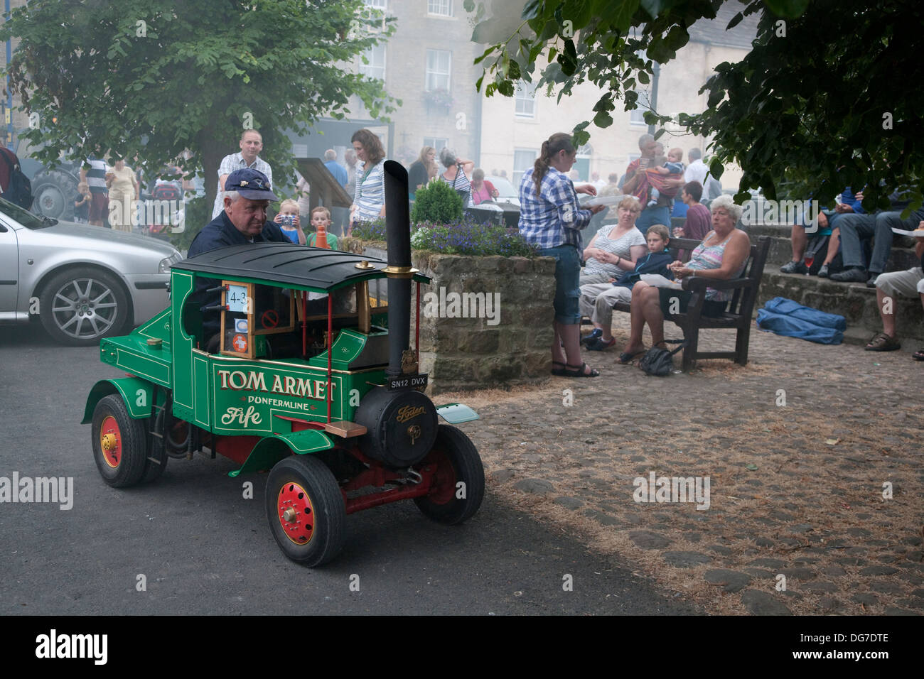 Steam engine driver yorkshire hi-res stock photography and images - Alamy