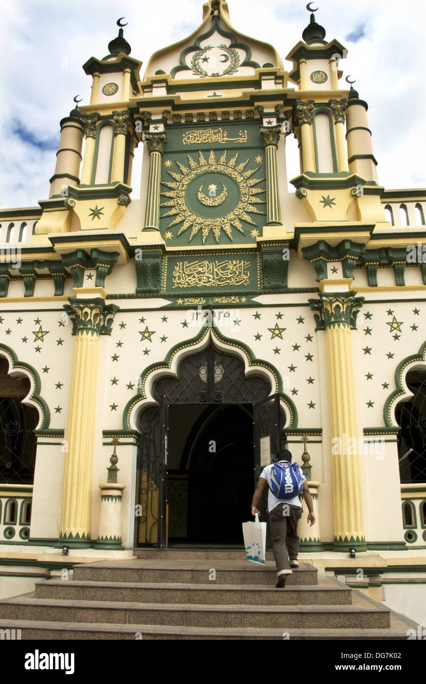 Typical street in little india singapore hi-res stock photography and ...