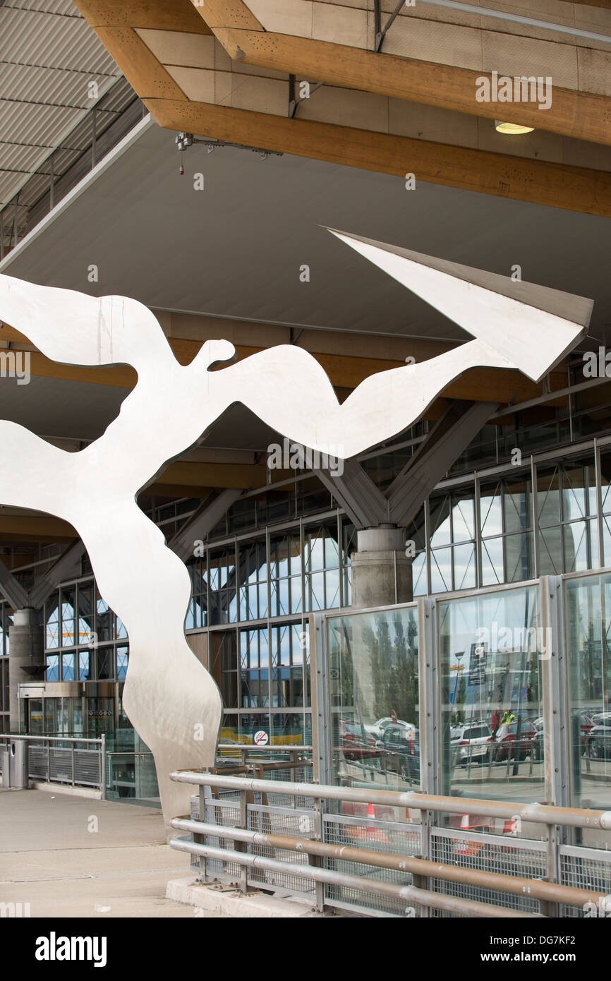 Paper airplane sculpture hi-res stock photography and images - Alamy