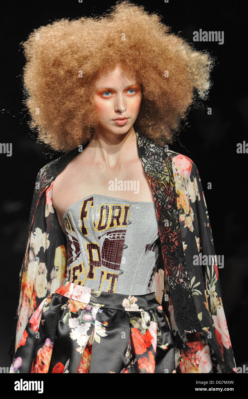 Tokyo, Japan. 15th Oct, 2013. Spring/Summer 2014 Collection of Japanese ...