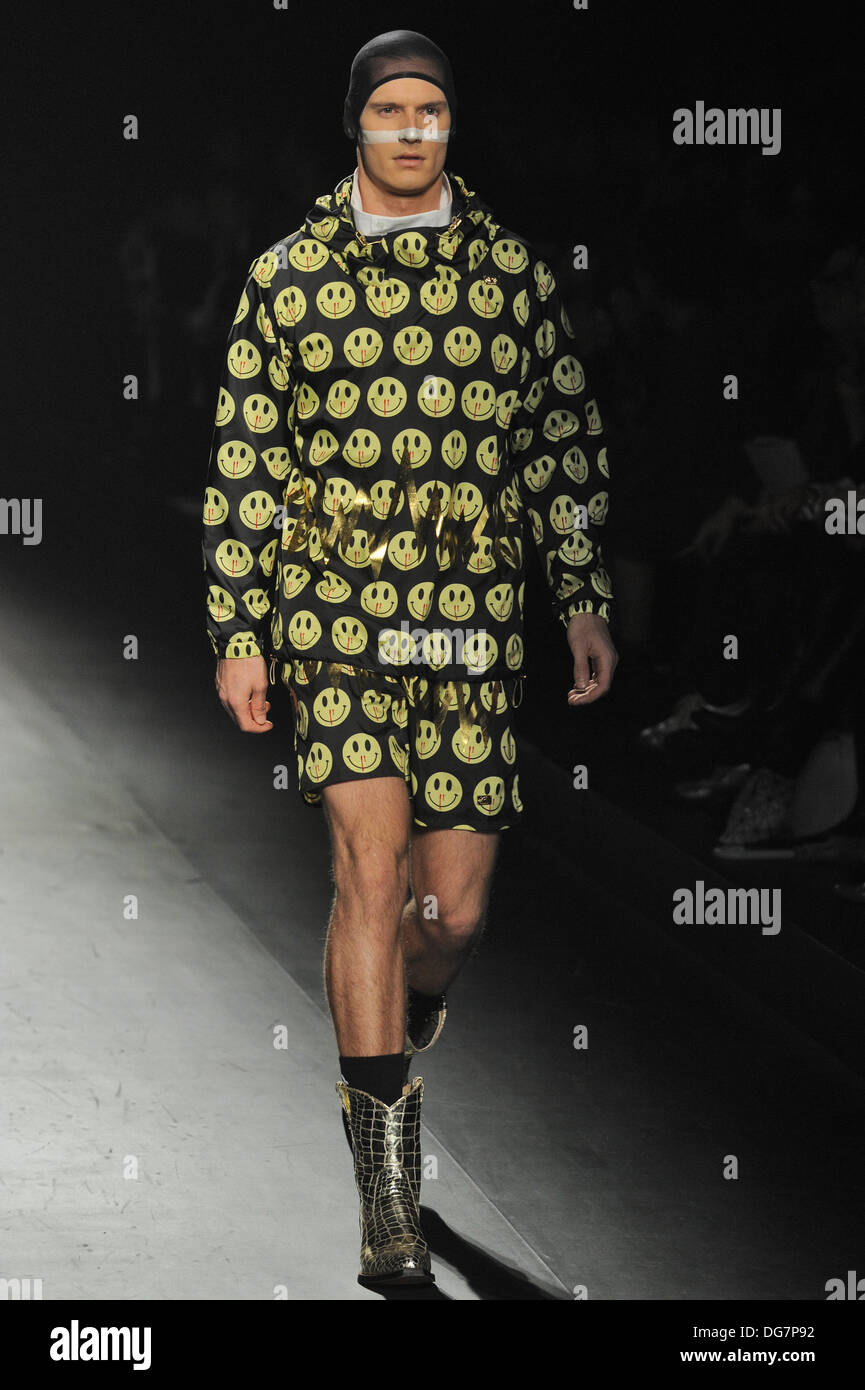 Tokyo, Japan. 15th Oct, 2013. Spring/Summer 2014 Collection of Japanese ...