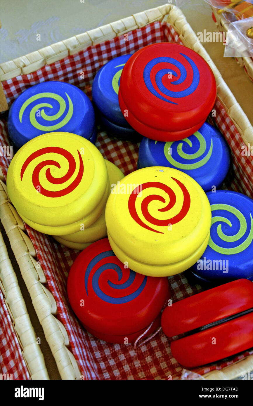 Red and yellow yo yos hi-res stock photography and images - Alamy