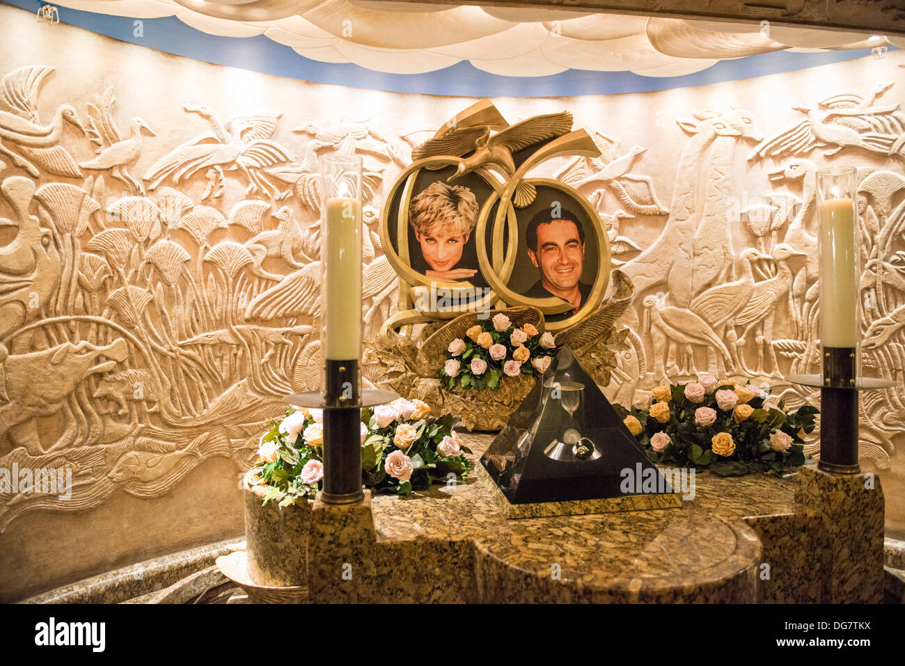 Harrods shrine princess diana dodi hi-res stock photography and images ...