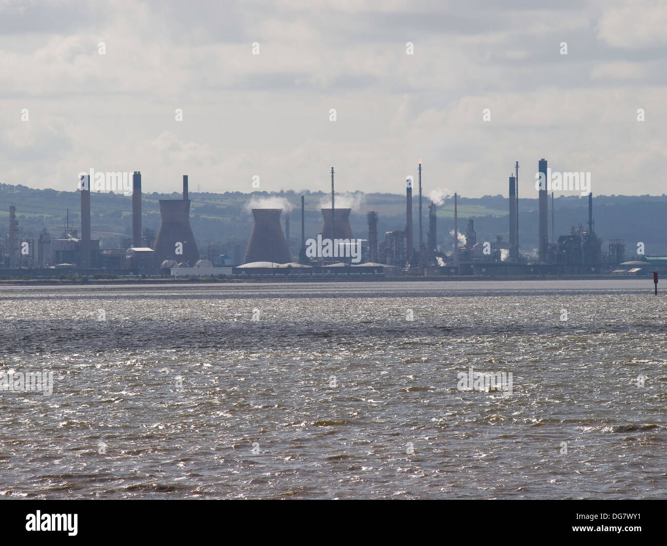 Ineos grangemouth refinery north sea oil hi-res stock photography and ...