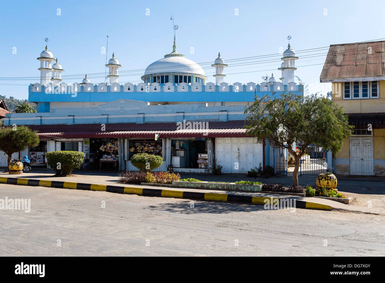 Myanmar mosques hi-res stock photography and images - Alamy