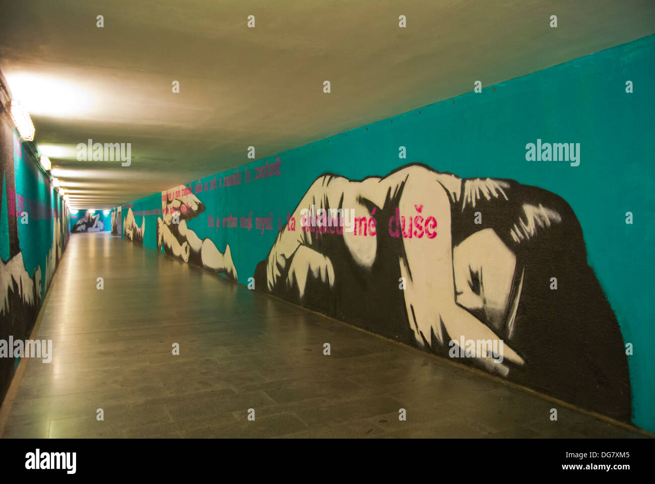 Graffiti corridor hi-res stock photography and images - Alamy