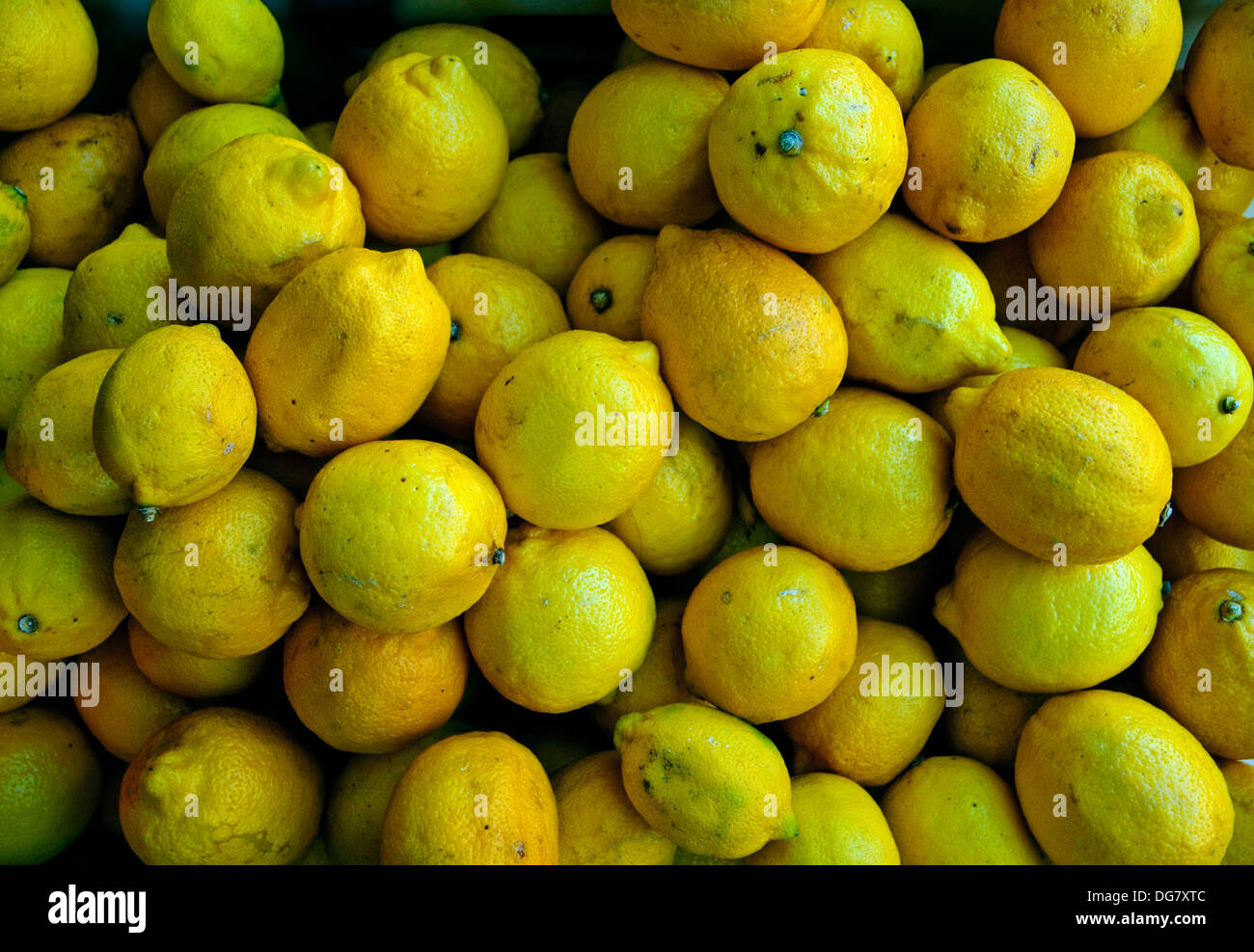 Stack of lemons hi-res stock photography and images - Alamy
