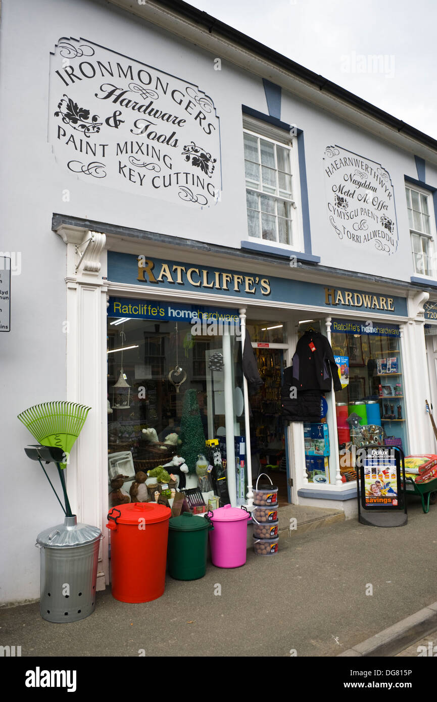 Uk high street shop front hi-res stock photography and images - Alamy