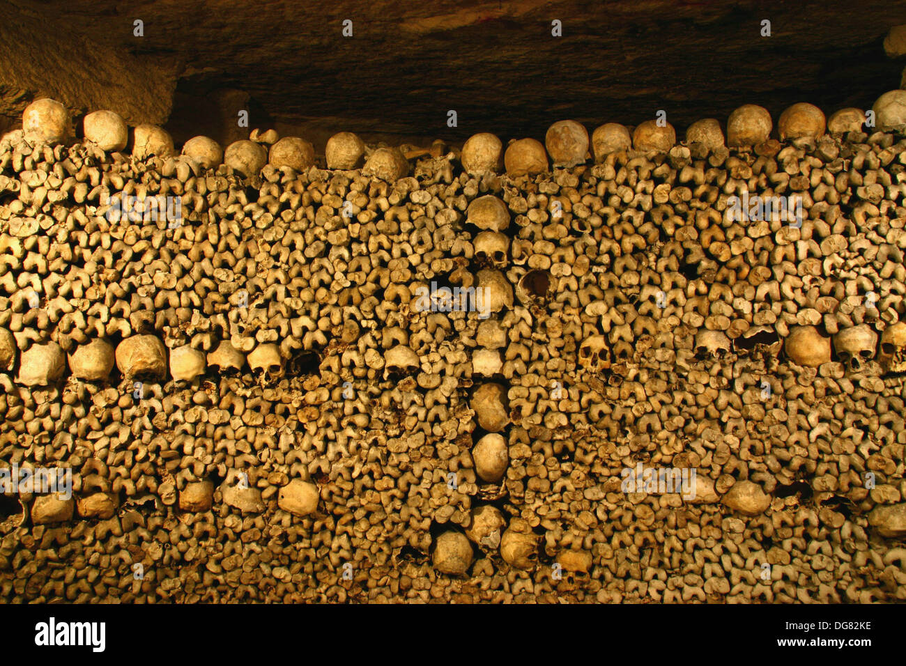 Skull Inside The Paris Catacombs High Resolution Stock Photography and ...