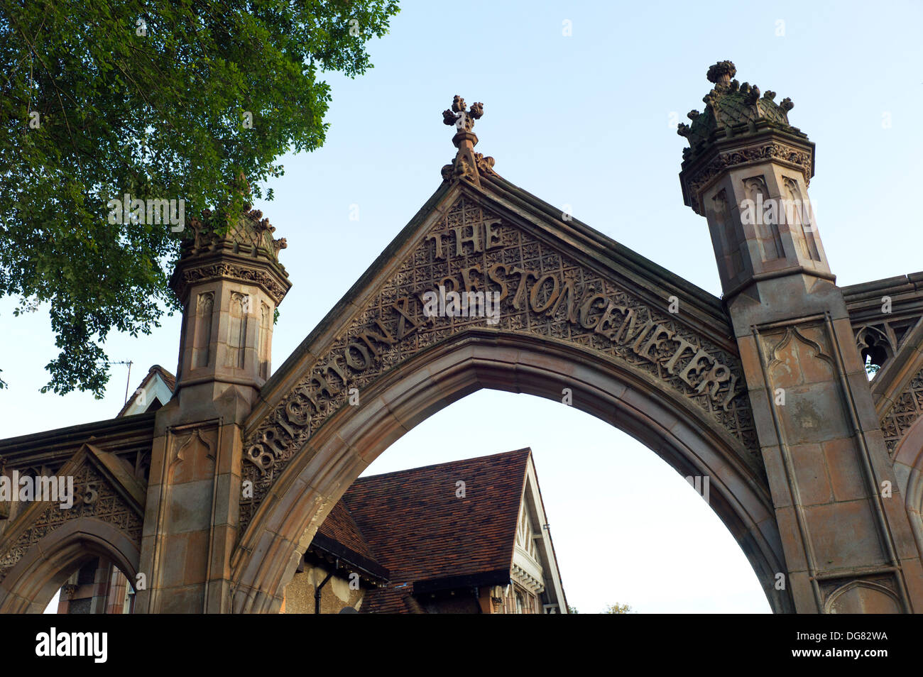 Gothic cemetery hi-res stock photography and images - Alamy