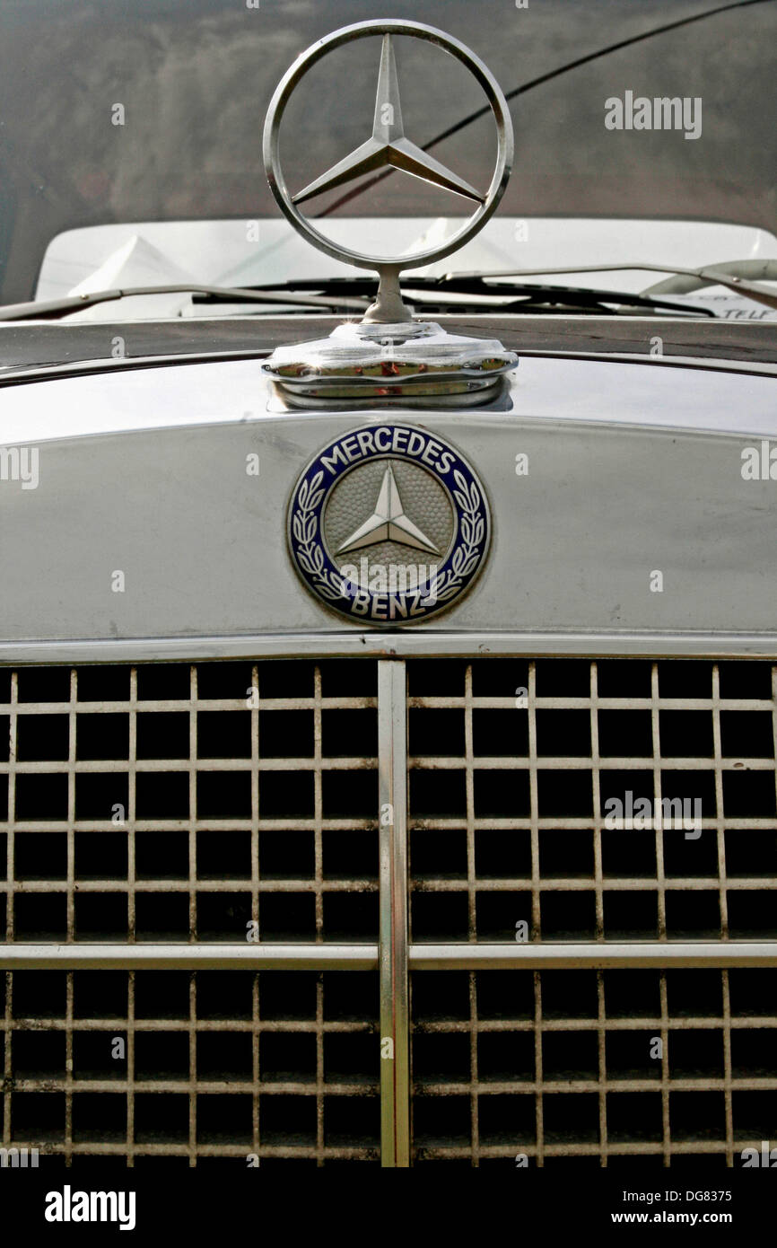 The front of a classic car, Mercedes-Benz Stock Photo - Alamy