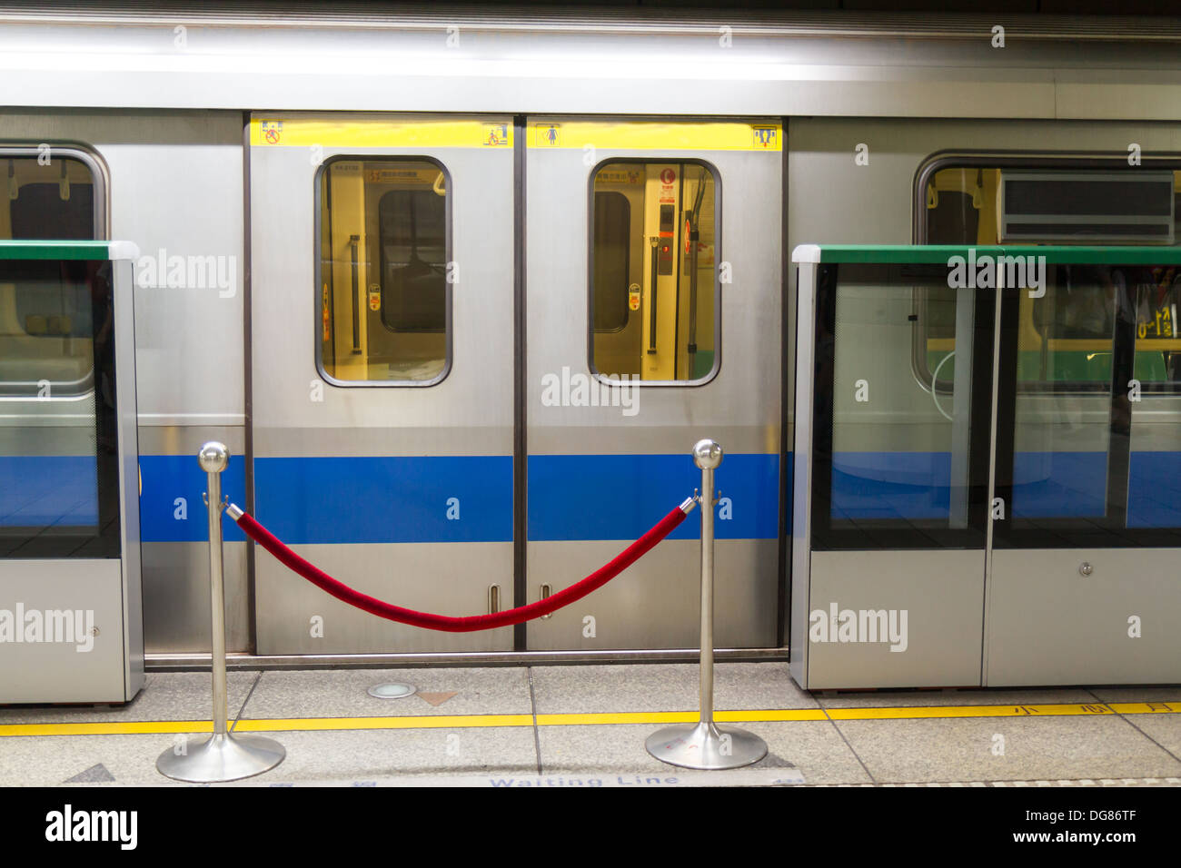 Mrt sign hi-res stock photography and images - Alamy