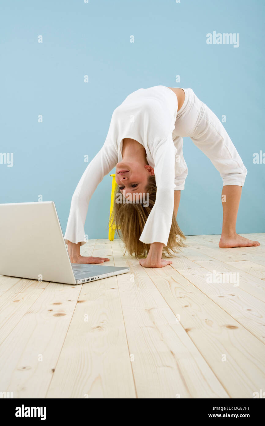 Odd looking posture hi-res stock photography and images - Alamy
