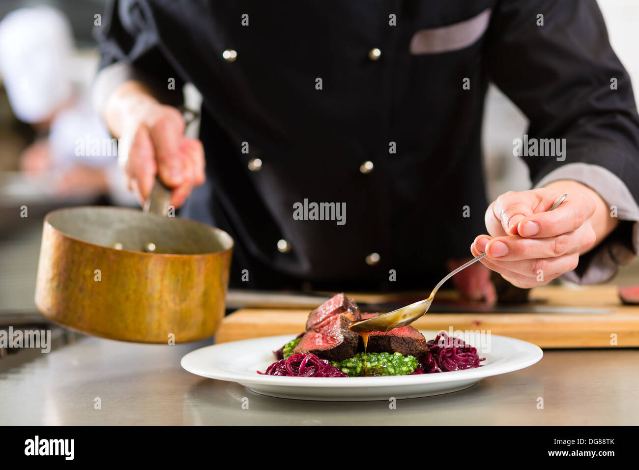 Black chef fine dining hi-res stock photography and images - Alamy