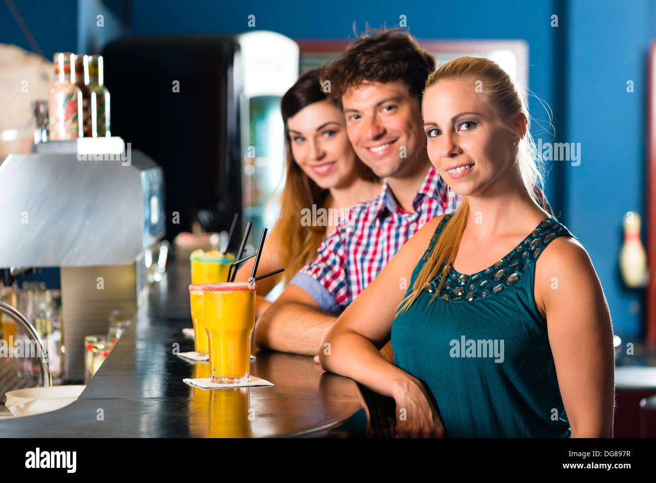Girls having fun bar hi-res stock photography and images - Alamy