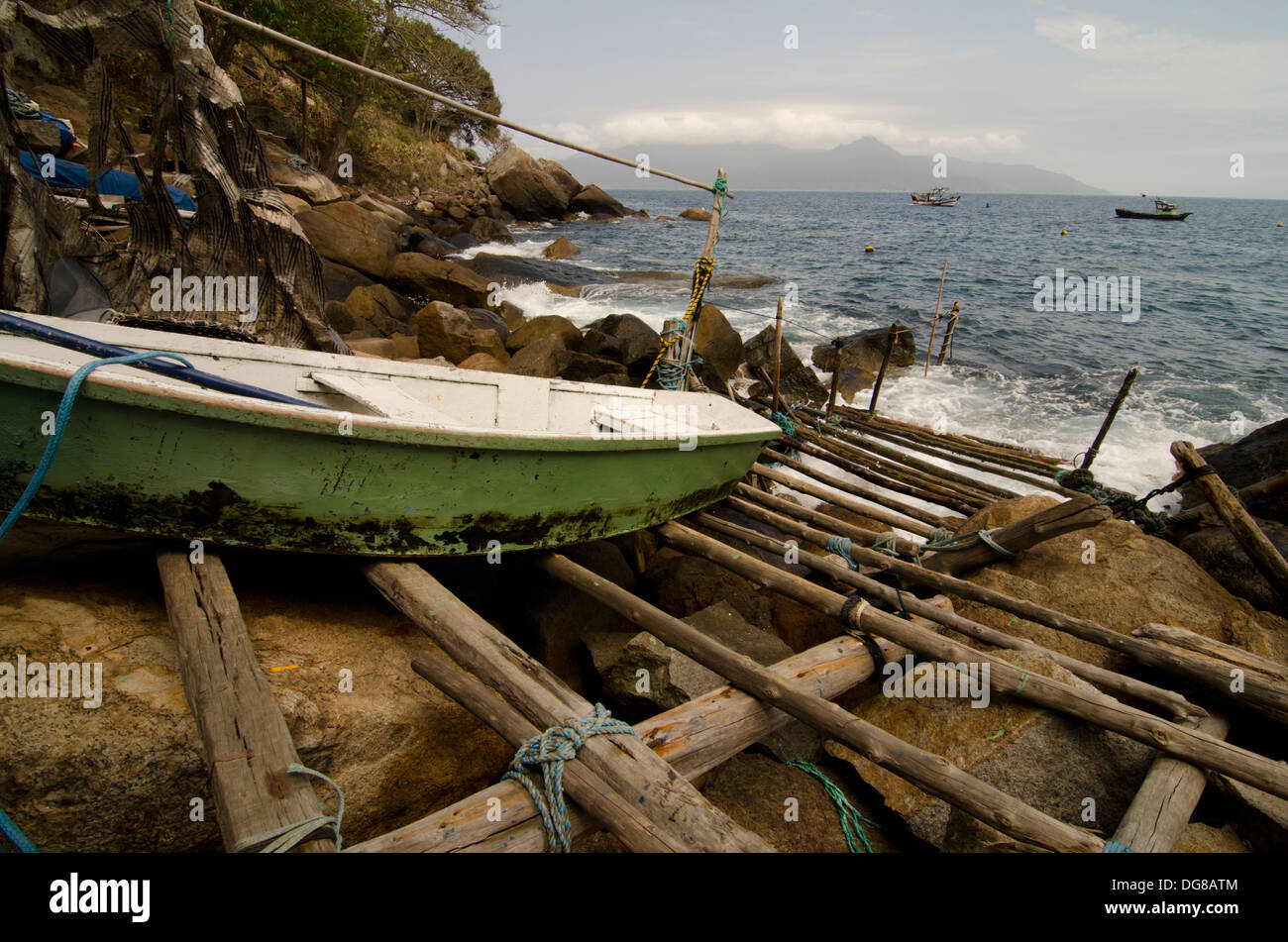 Primitive canoes hi-res stock photography and images - Alamy