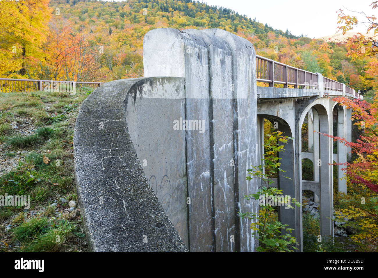 The old U.S. Route 3 bridge which crosses over Lafayette Brook in the ...