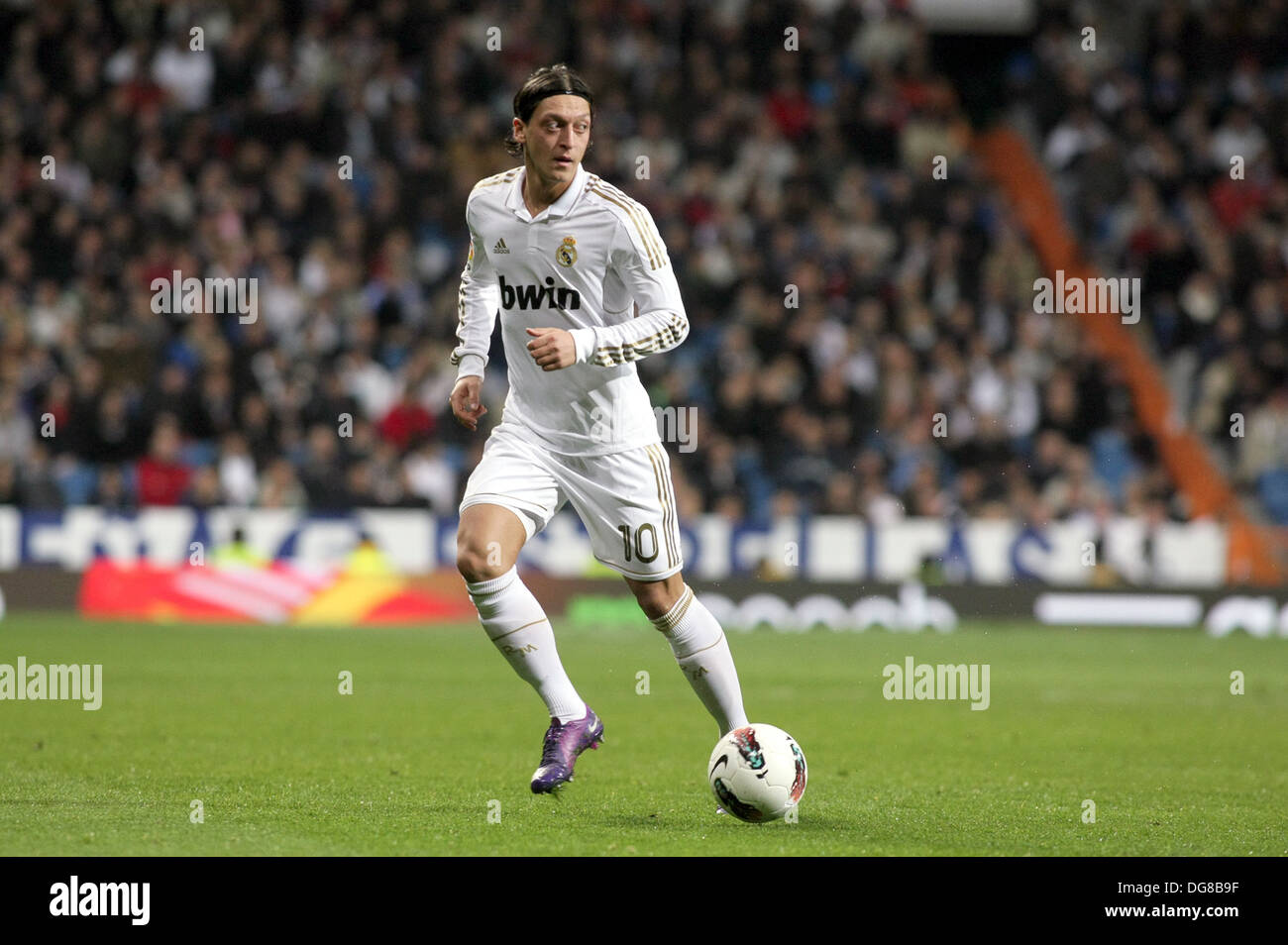 Santiago bernabeu mesut ozil hi-res stock photography and images - Alamy