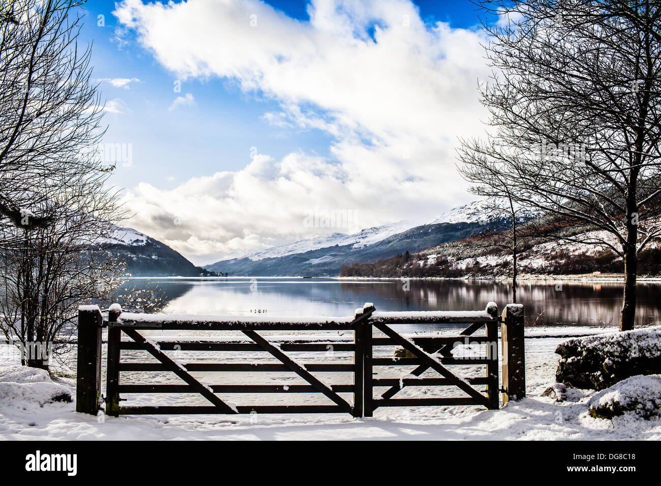 Snow covered gate hi-res stock photography and images - Alamy