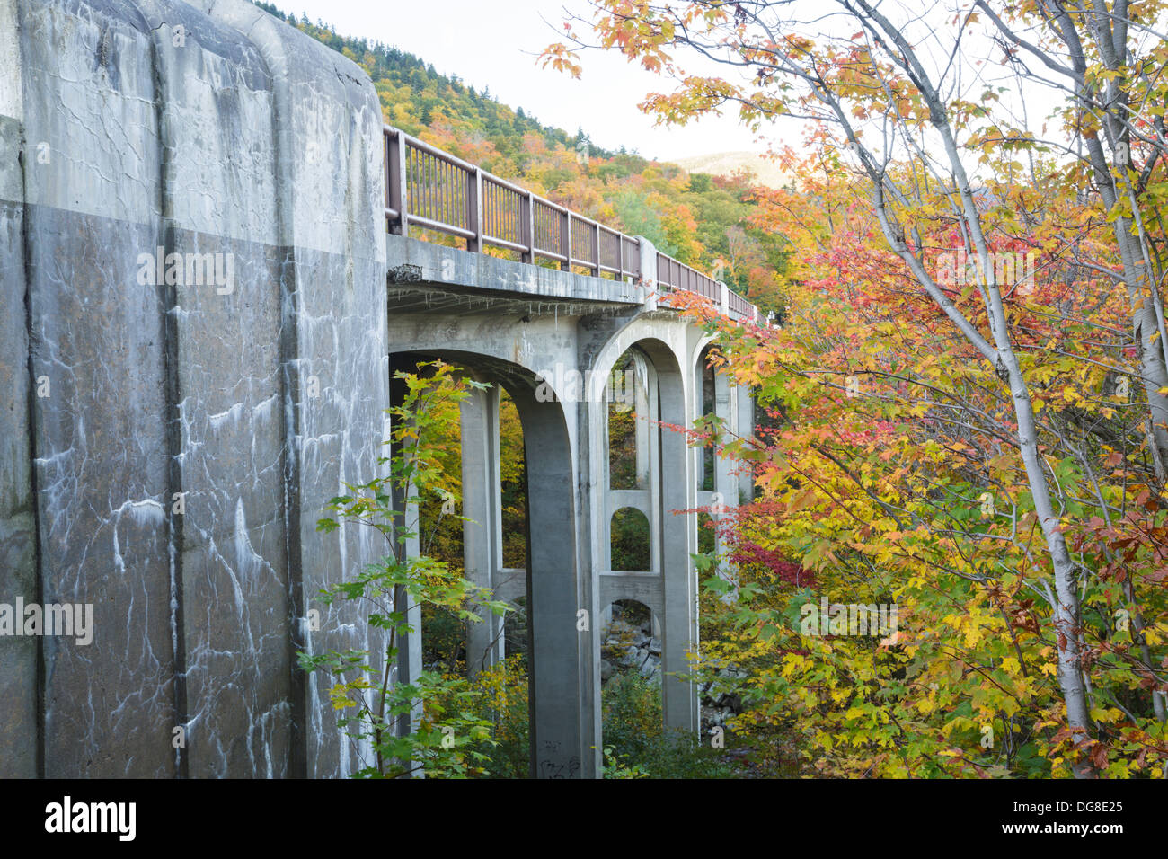 The old U.S. Route 3 bridge which crosses over Lafayette Brook in the ...
