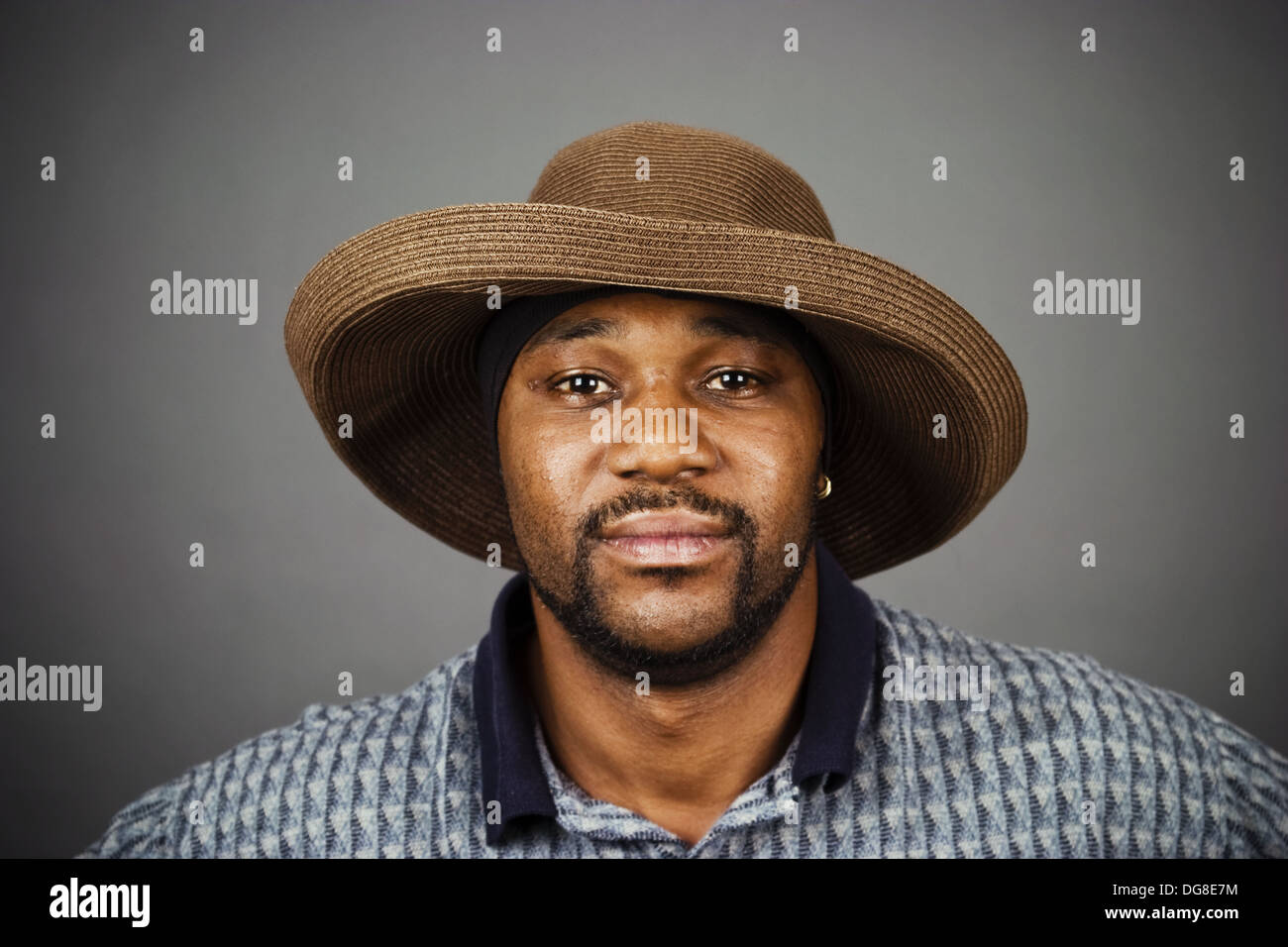 Man Wearing Black Hat High Resolution Stock Photography and Images - Alamy