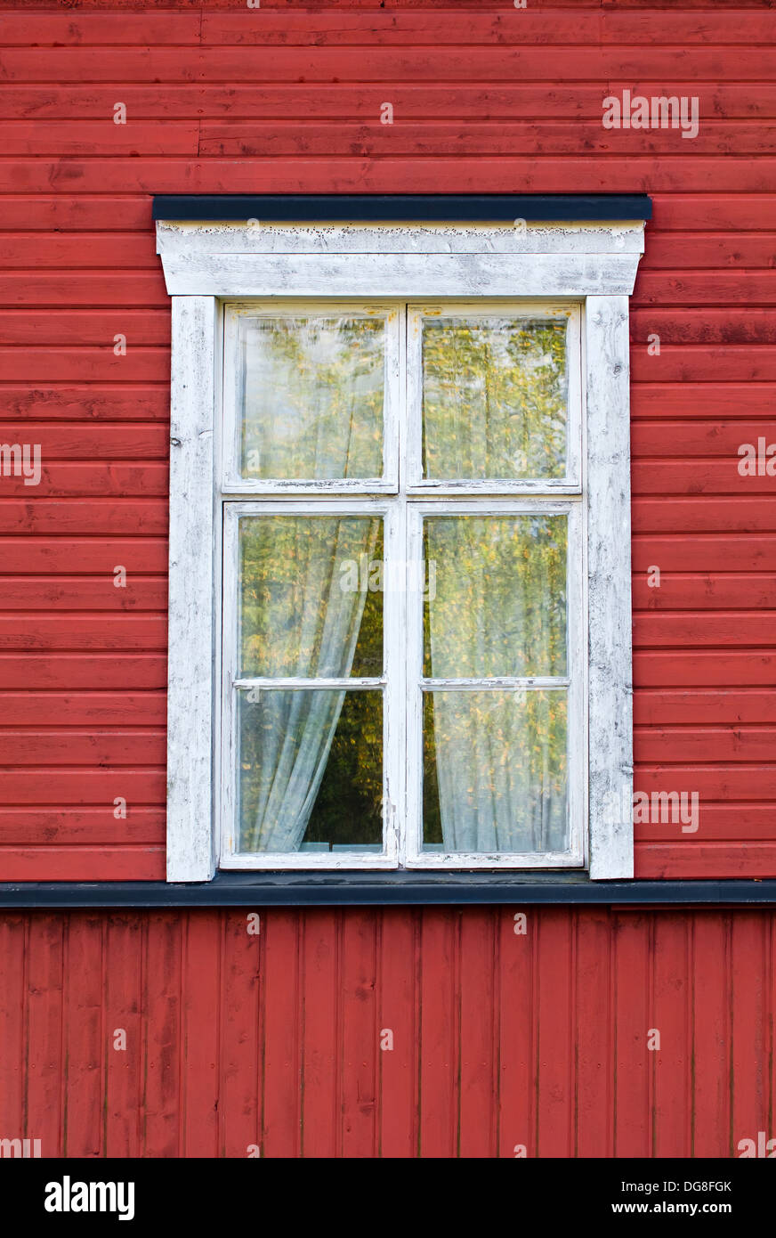 Old Window Frame White Stock Photos & Old Window Frame White Stock ...