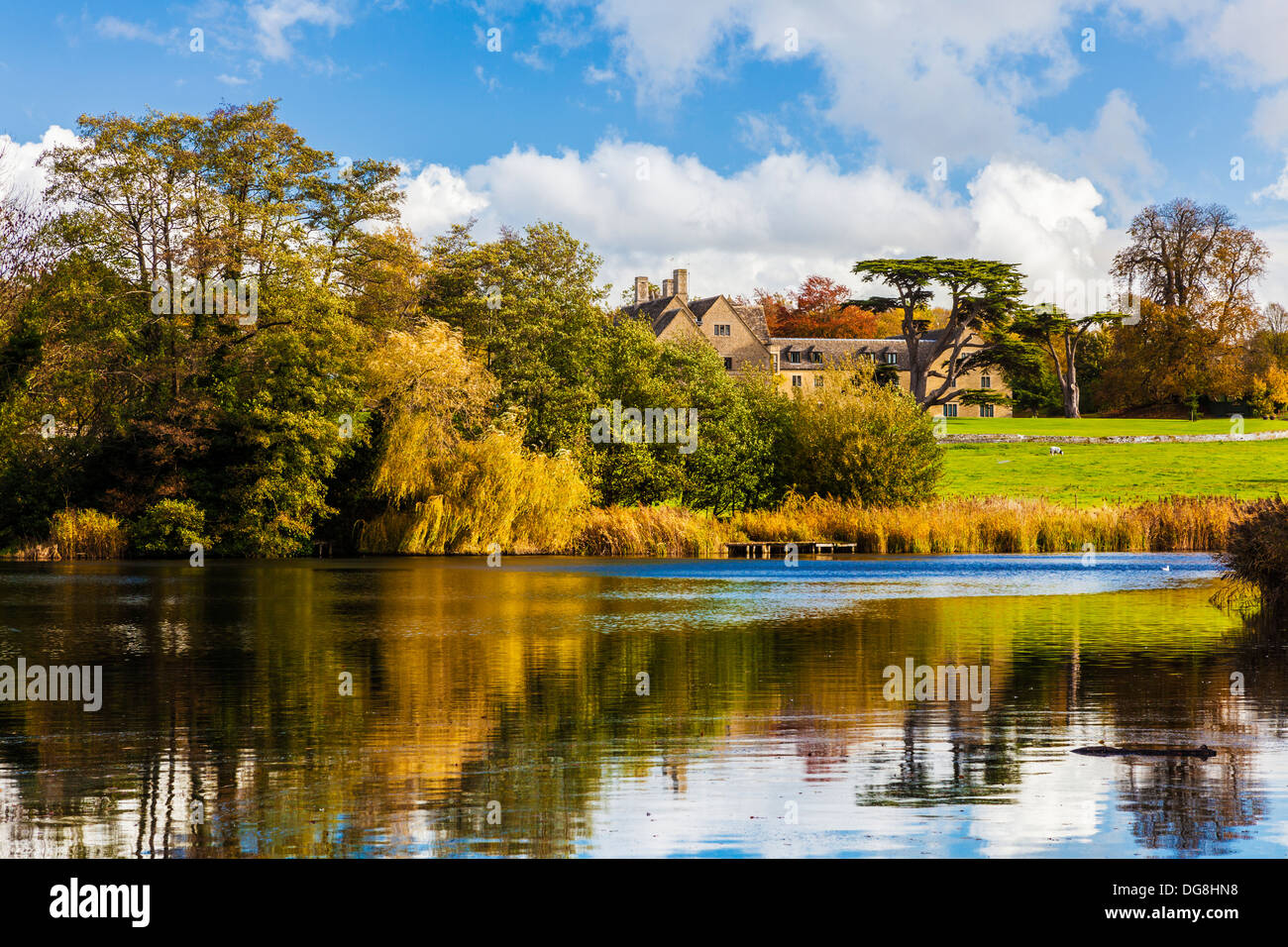 Autumn on the lake at Stanton Park in Swindon, Wiltshire, UK with ...