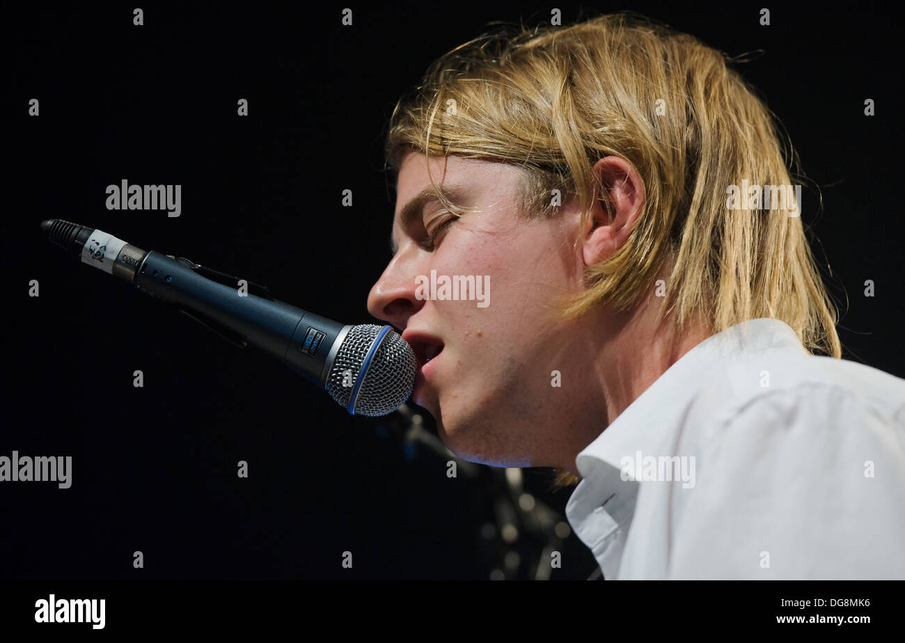 Tom odell hi-res stock photography and images - Alamy