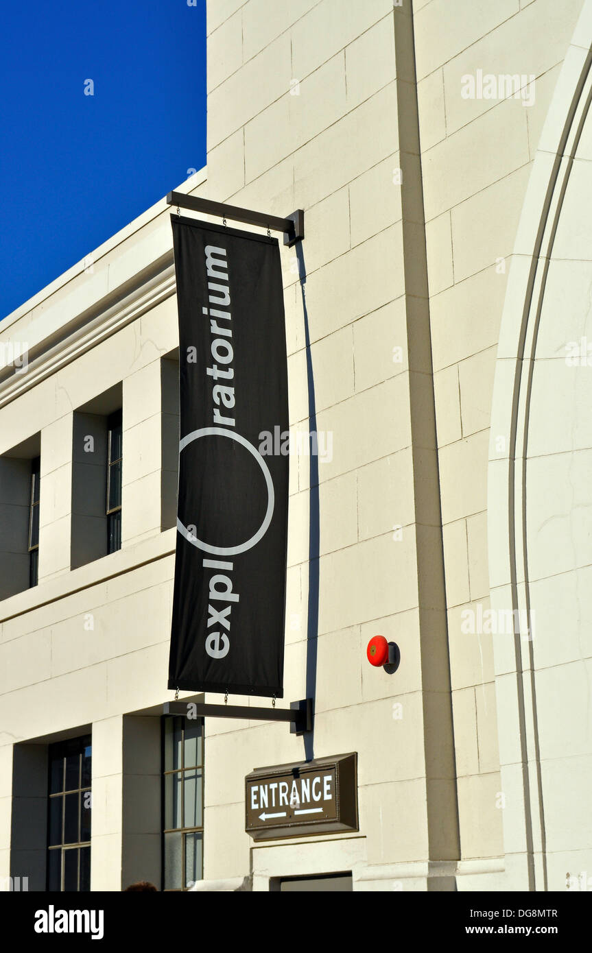 Exploratorium pier 15 hi-res stock photography and images - Alamy