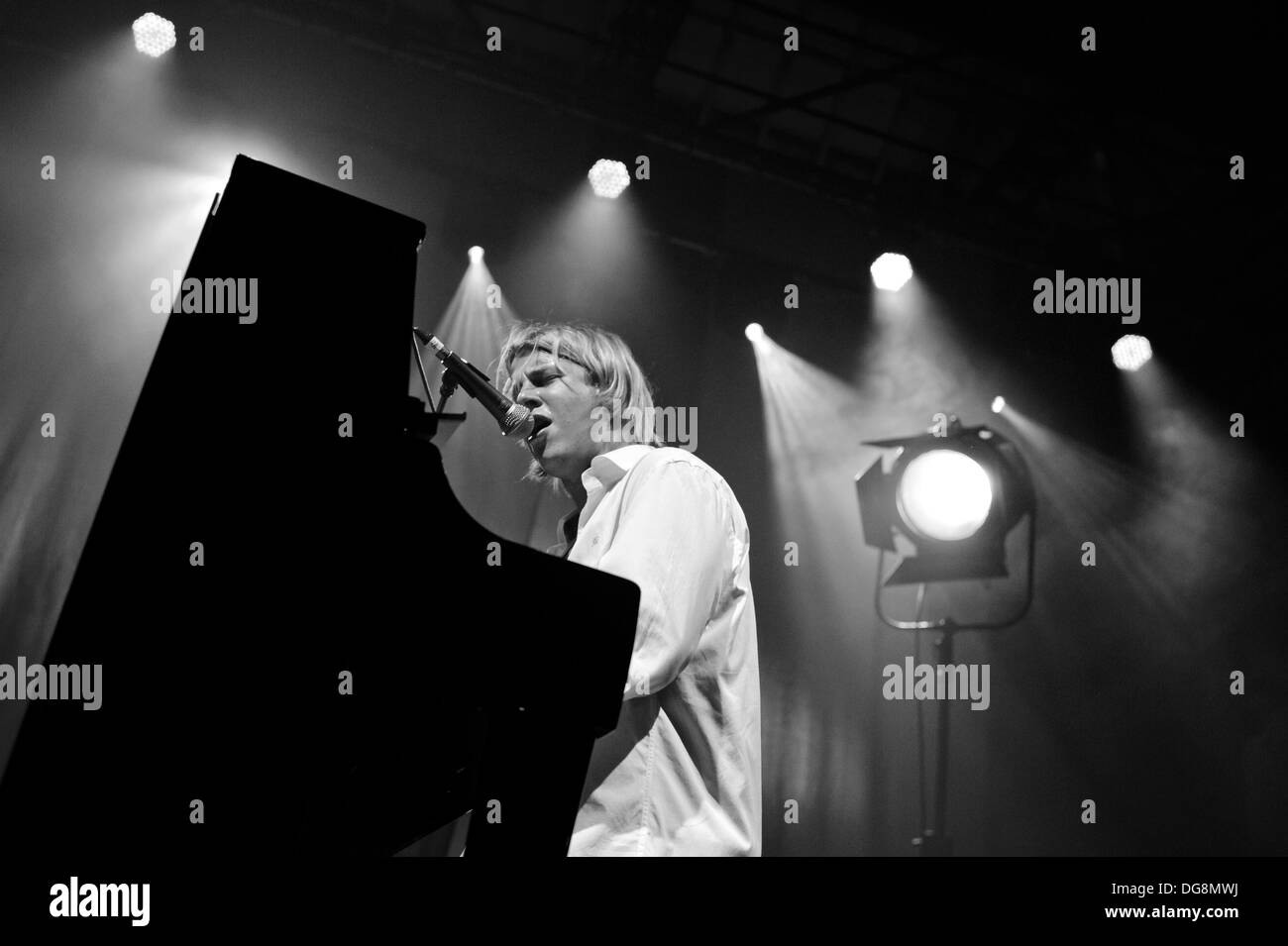 Tom odell singer songwriter Black and White Stock Photos & Images - Alamy