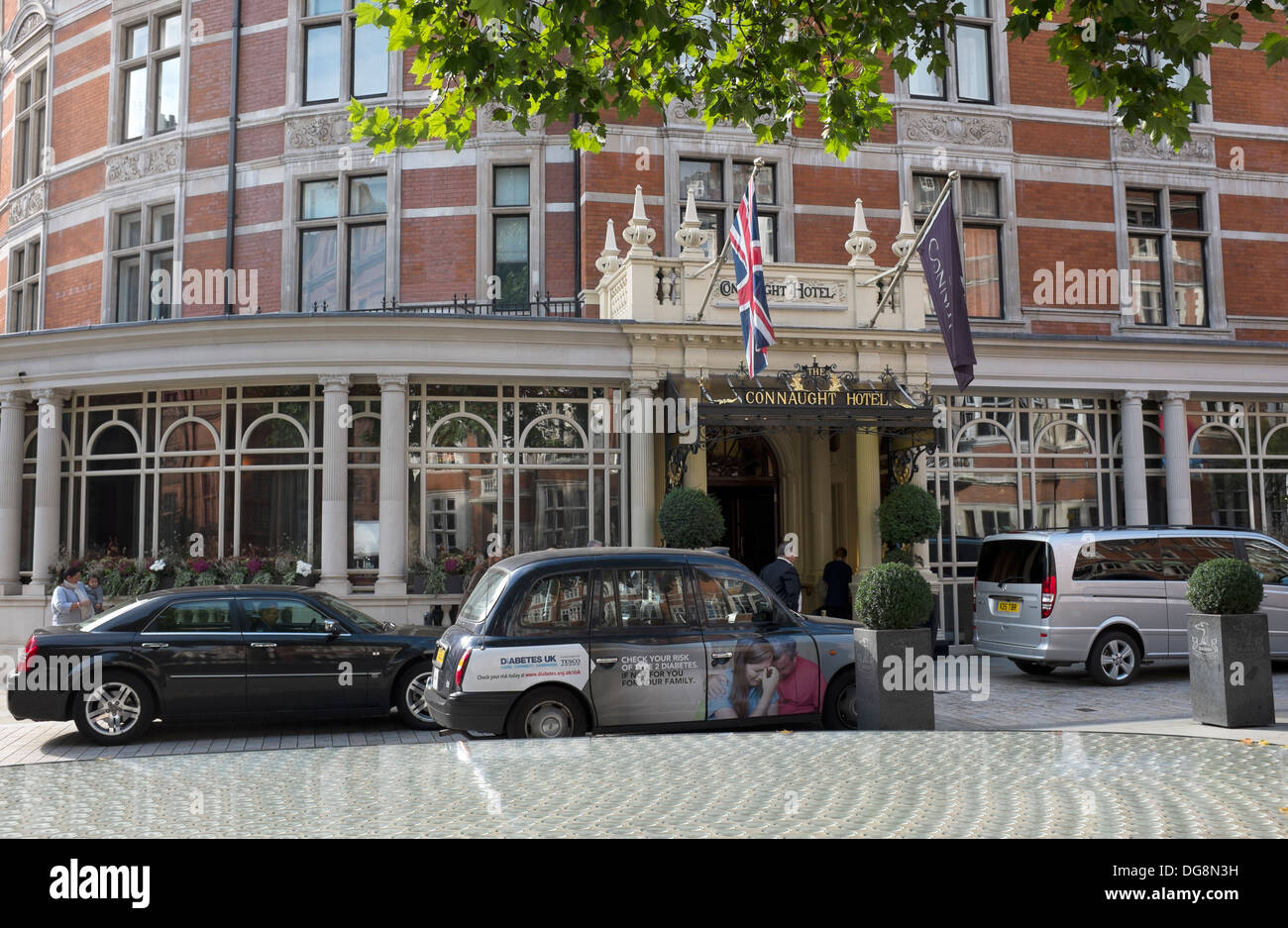 The connaught hotel london exterior hi-res stock photography and images ...