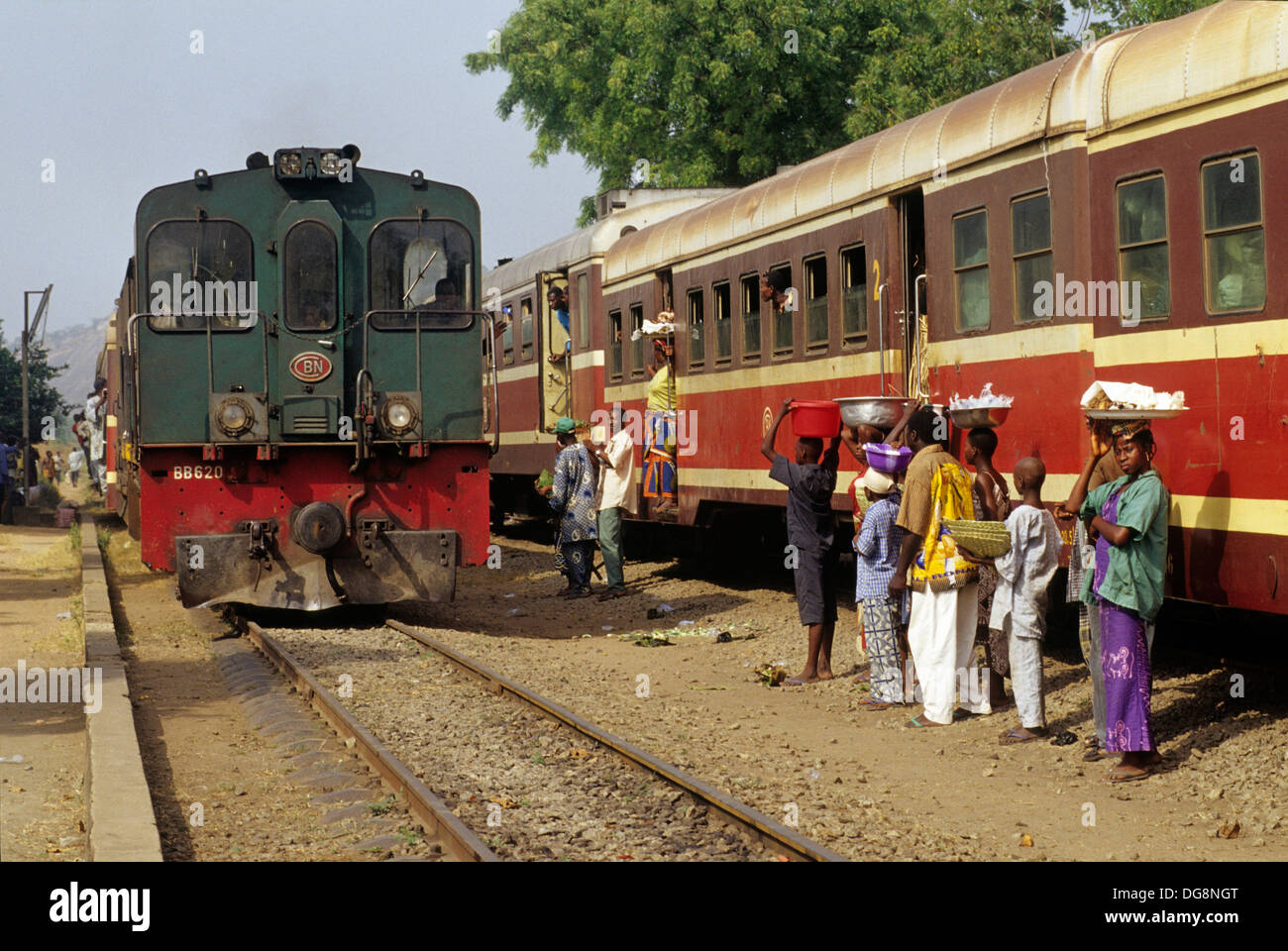 Train en gare hi-res stock photography and images - Alamy