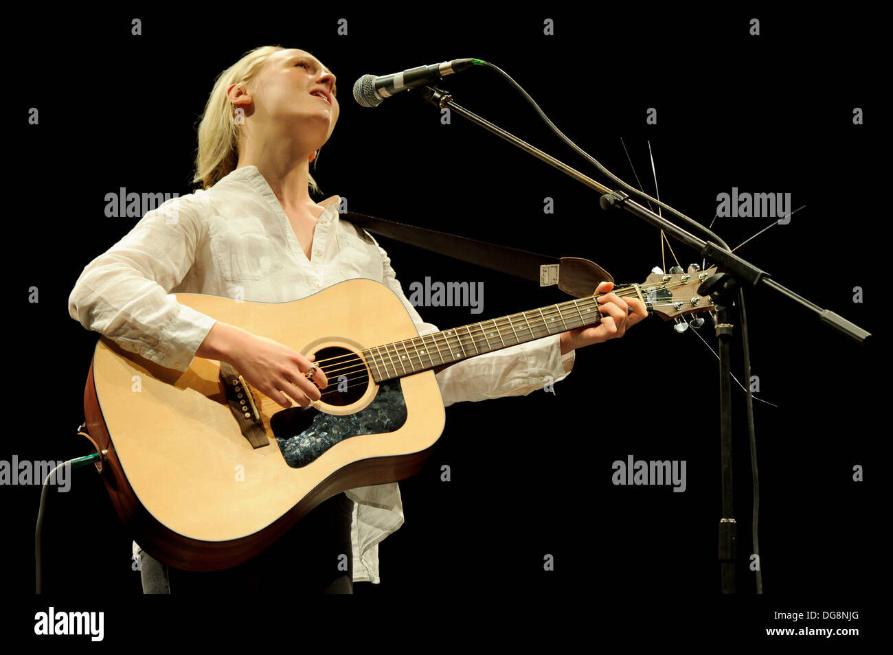 Laura marling guitar hi-res stock photography and images - Alamy