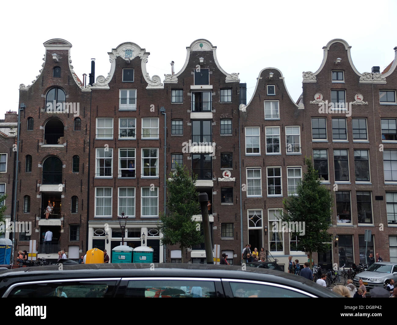 Streetside view hi-res stock photography and images - Alamy