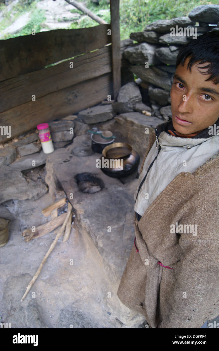 Chai-wallah on the Har Ki Doon Trail, Uttarakhand, India Stock Photo ...