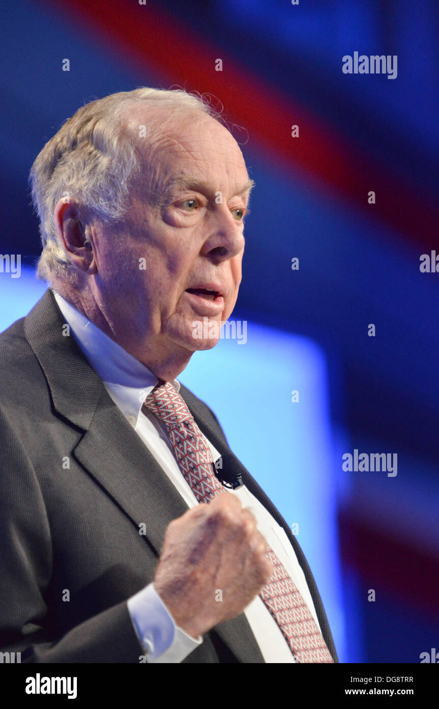 Washington, DC, USA. 16th Oct, 2013. T. BOONE PICKENS, chairman of BP ...