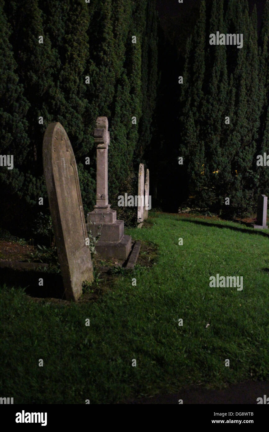 Tombstone grave night hi-res stock photography and images - Alamy