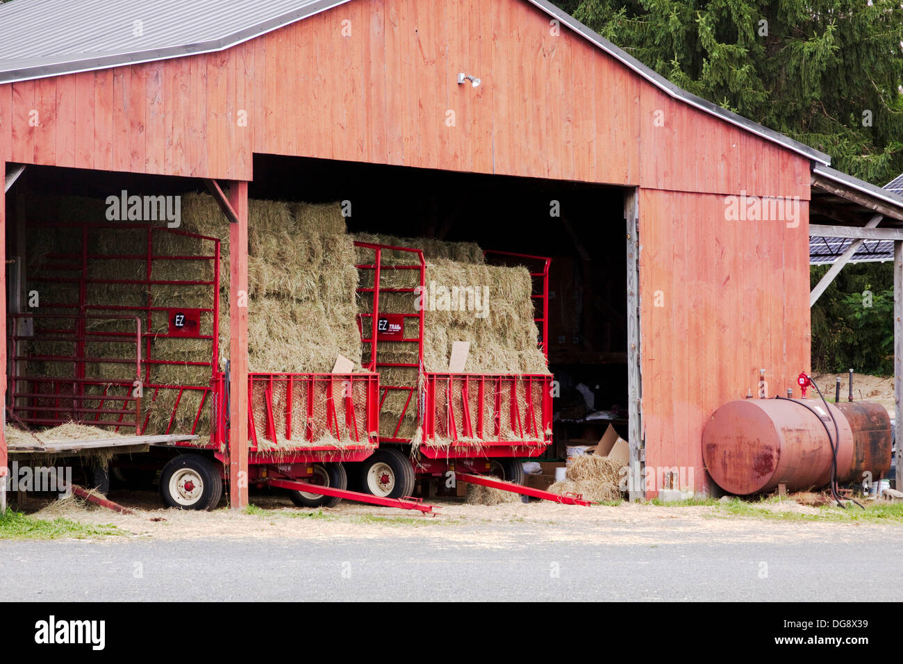 Inside barn hi-res stock photography and images - Alamy