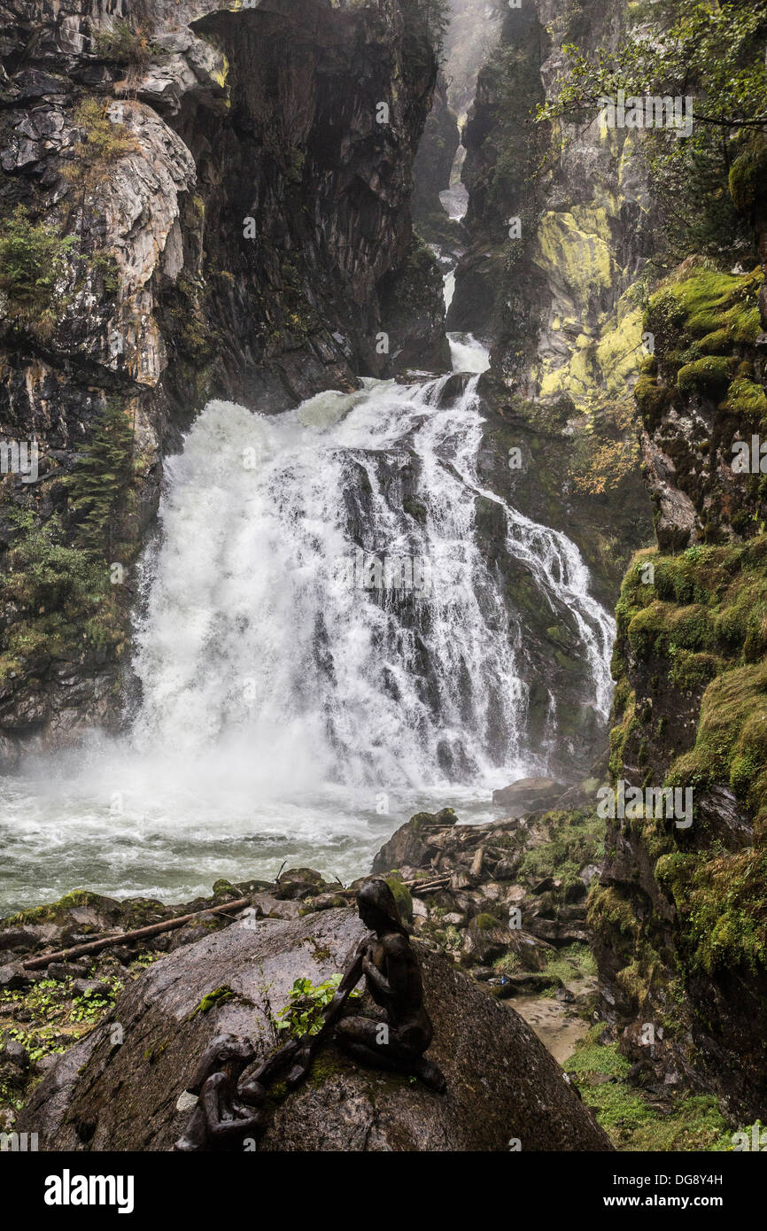 waterfall with monument3 Stock Photo - Alamy