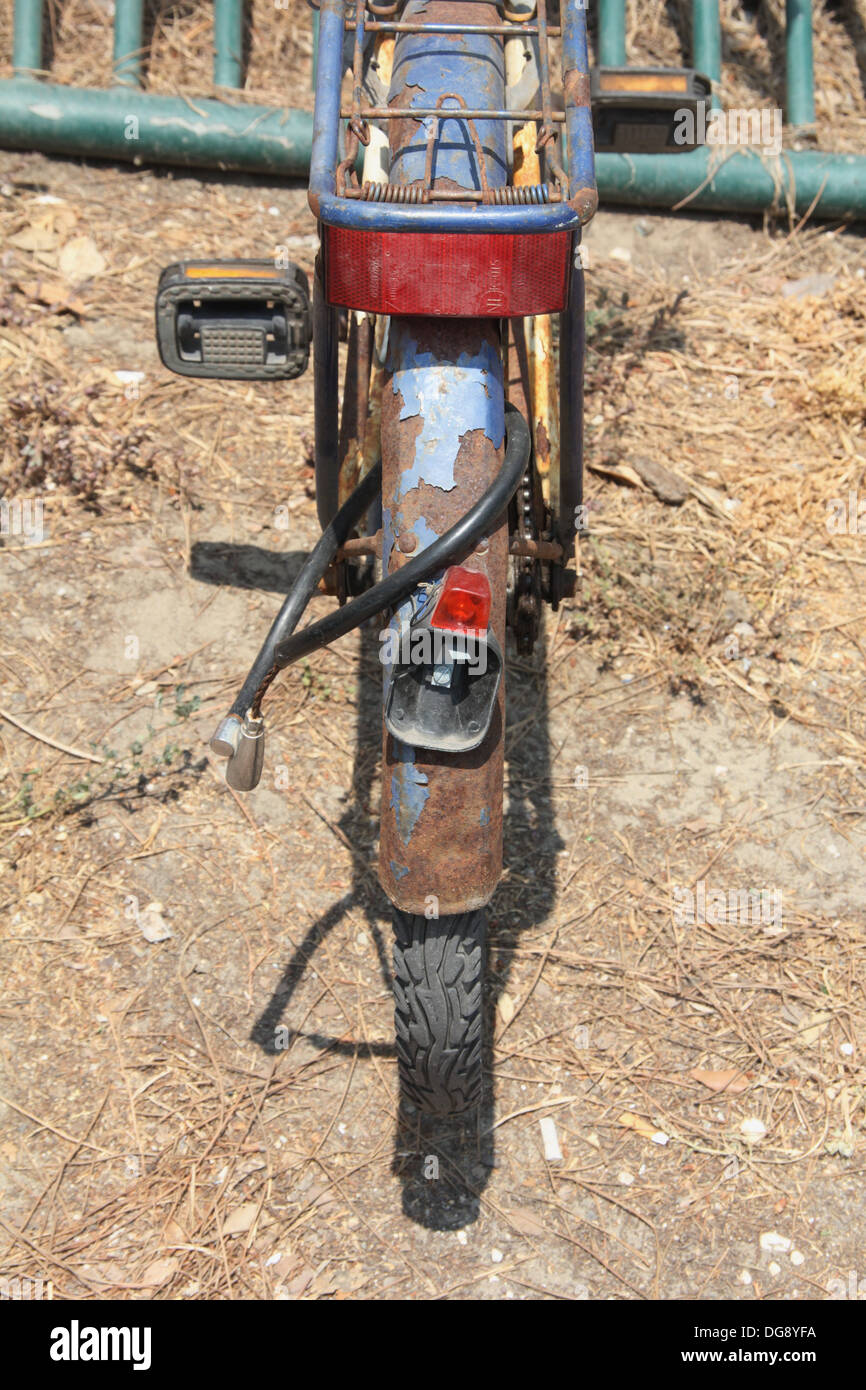 Old bike in rome hi-res stock photography and images - Alamy