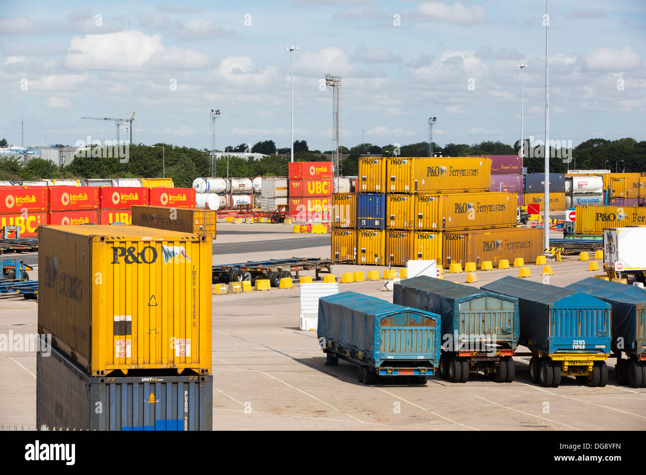 Uk container truck hi-res stock photography and images - Alamy