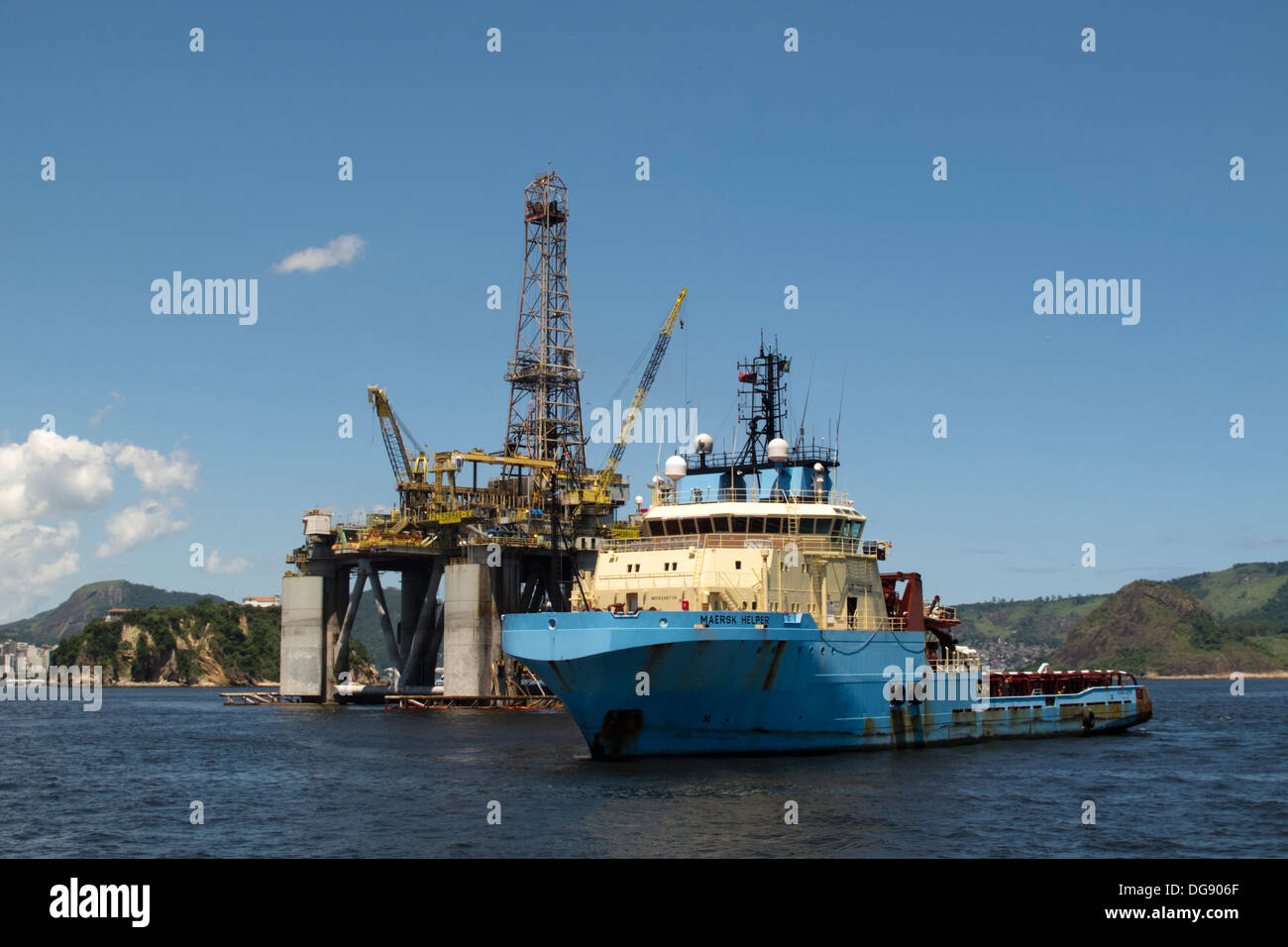 Semi submersible oil rig alongside hi-res stock photography and images ...