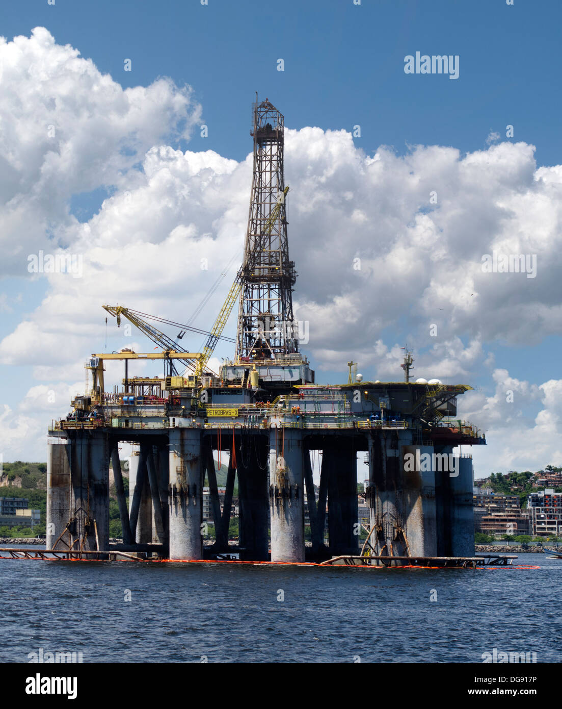 oil drilling rig anchored at Guanabar bay, Rio de Janeiro, Brazil Stock ...