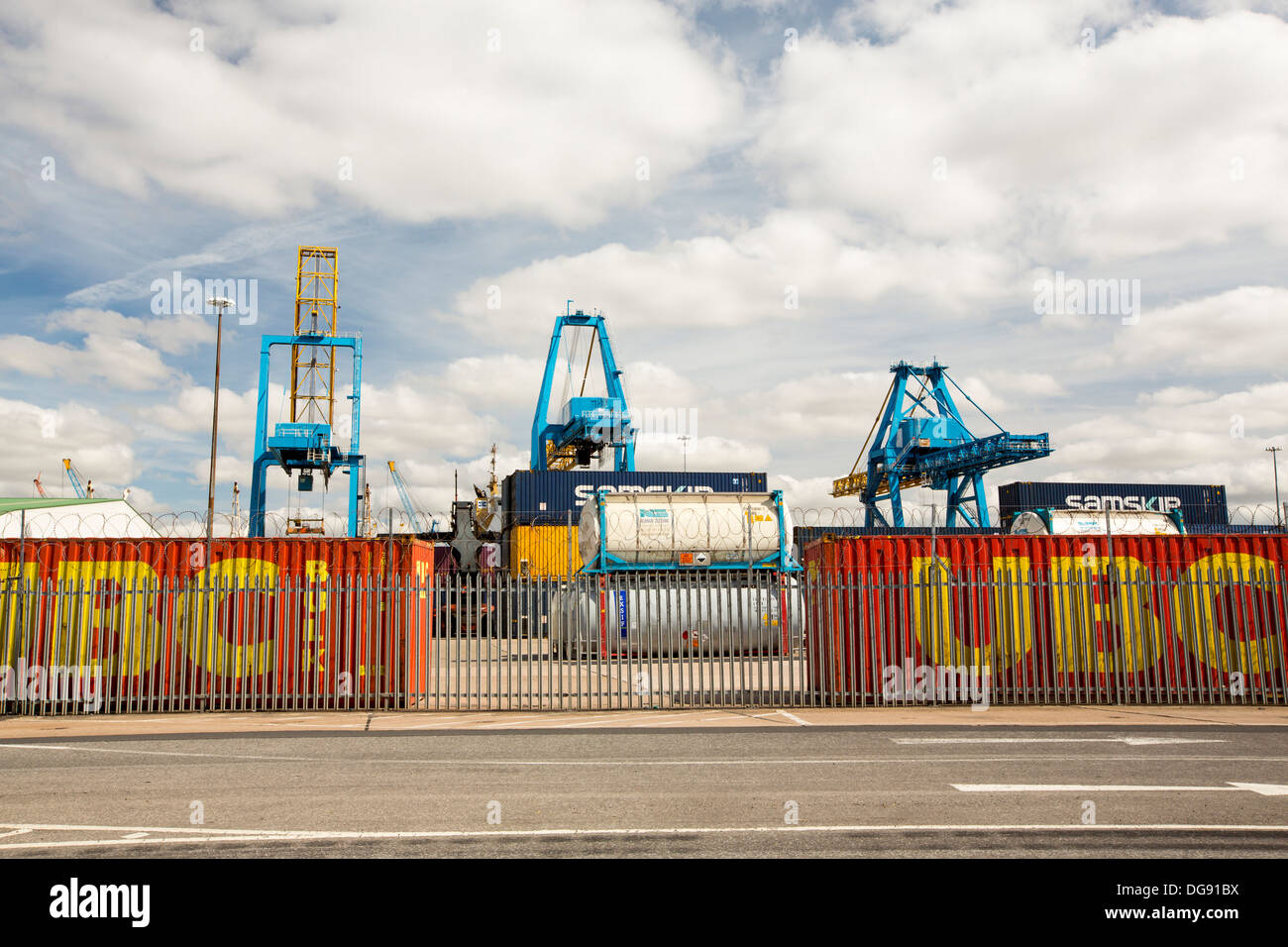 Hull docks container hi-res stock photography and images - Alamy